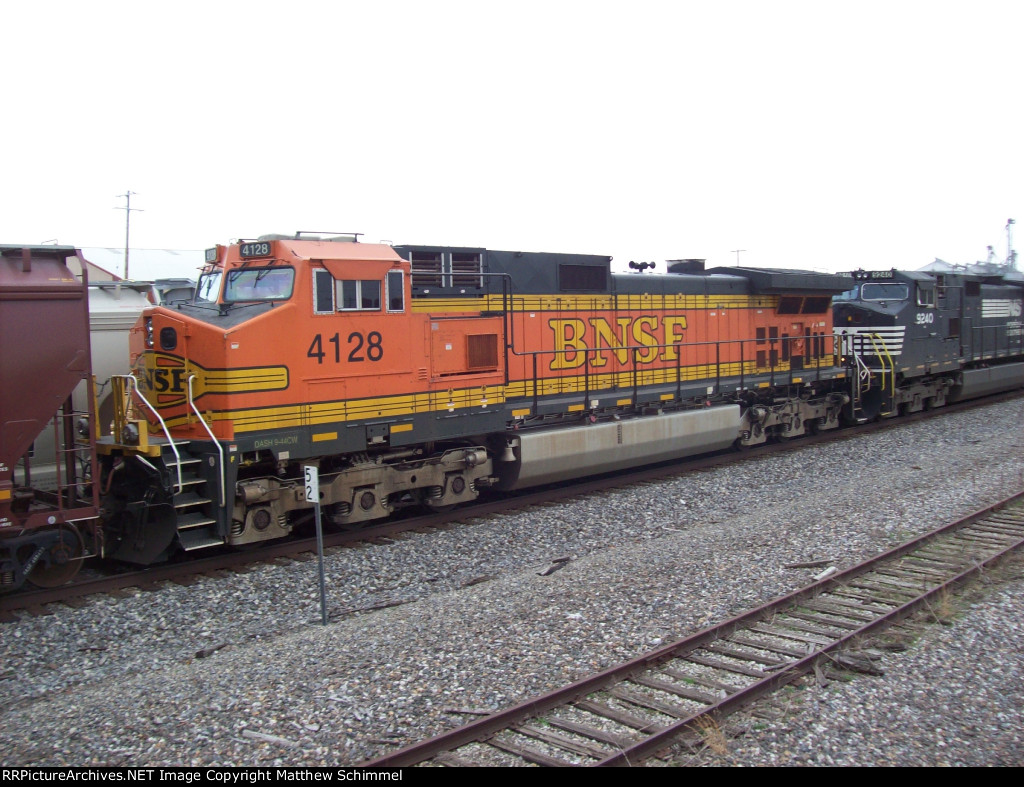 BNSF 4128